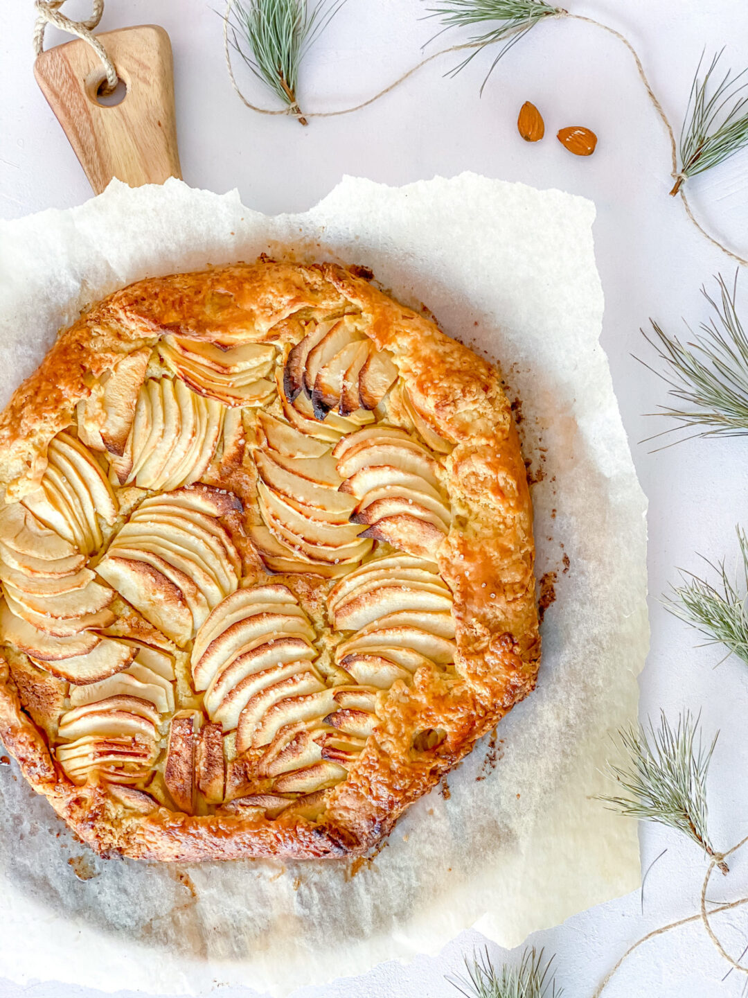 Galette með eplum og möndlufyllingu • Döðlur & smjör